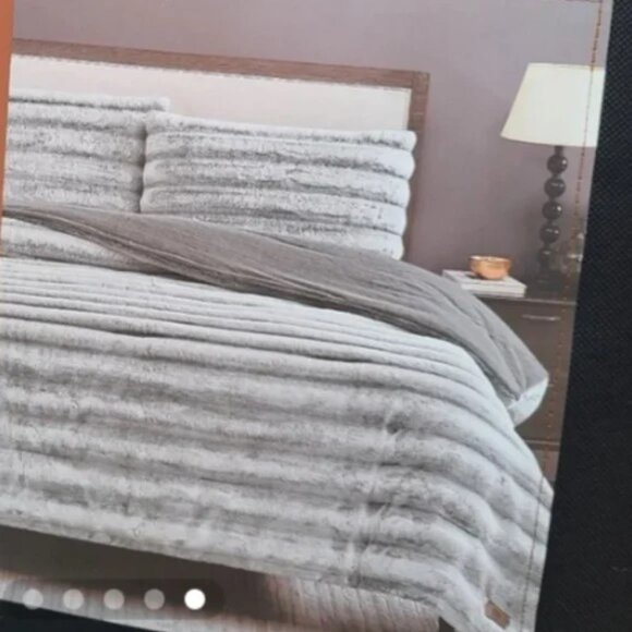 Frye | Bedding | Frye 3 Piece Channel Stitch Faux Fur Comforter Set ...